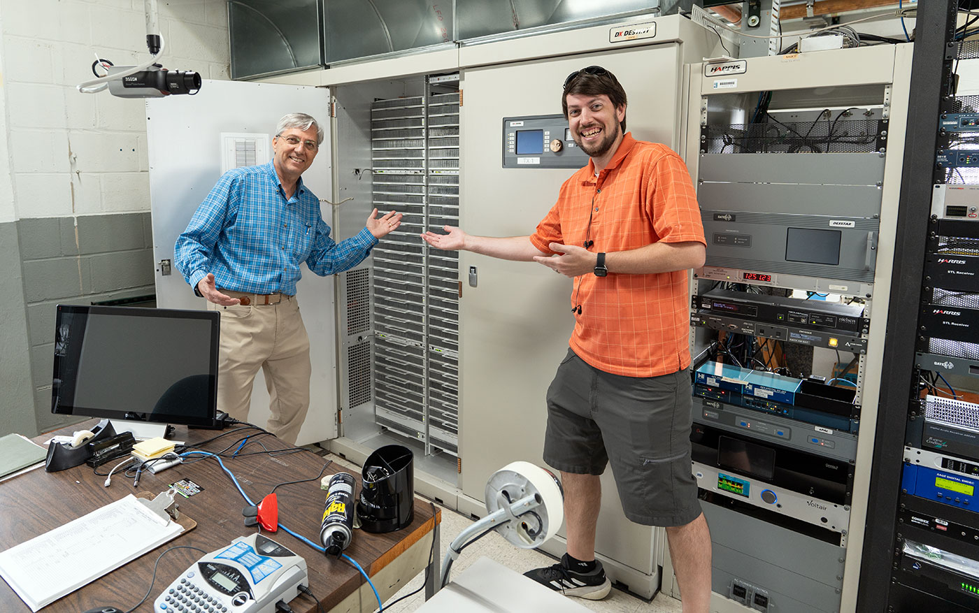 The Mighty 'MOX: 50kW AM Tower site tour - Jeff Geerling