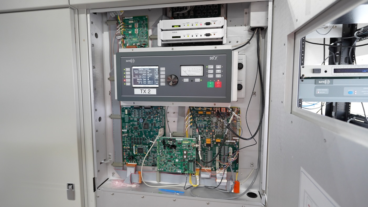 The Mighty 'MOX: 50kW AM Tower site tour - Jeff Geerling